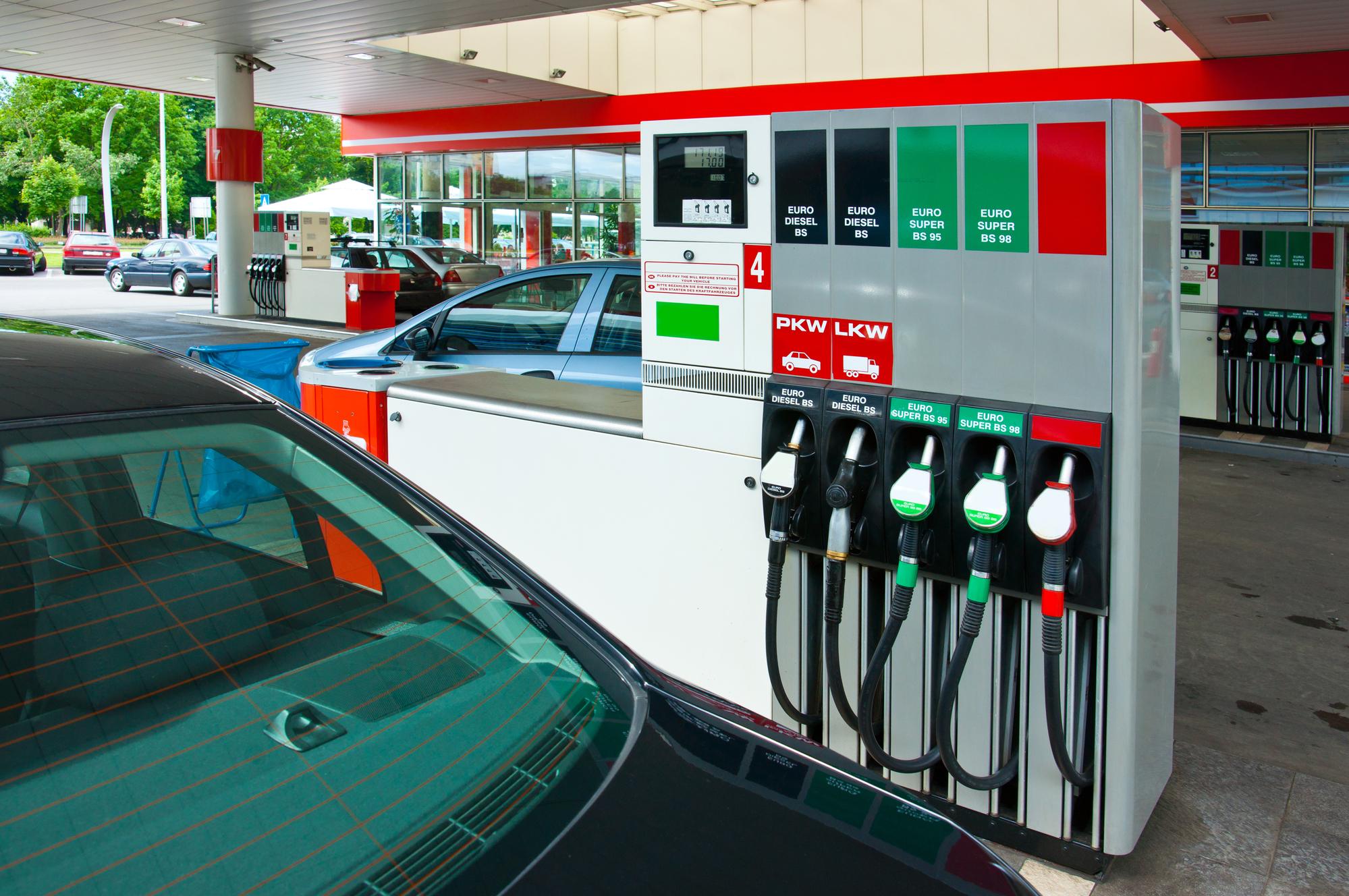 Does Gas Expire: How Long Does Gasoline Last in a Car Tank? - My Car ...