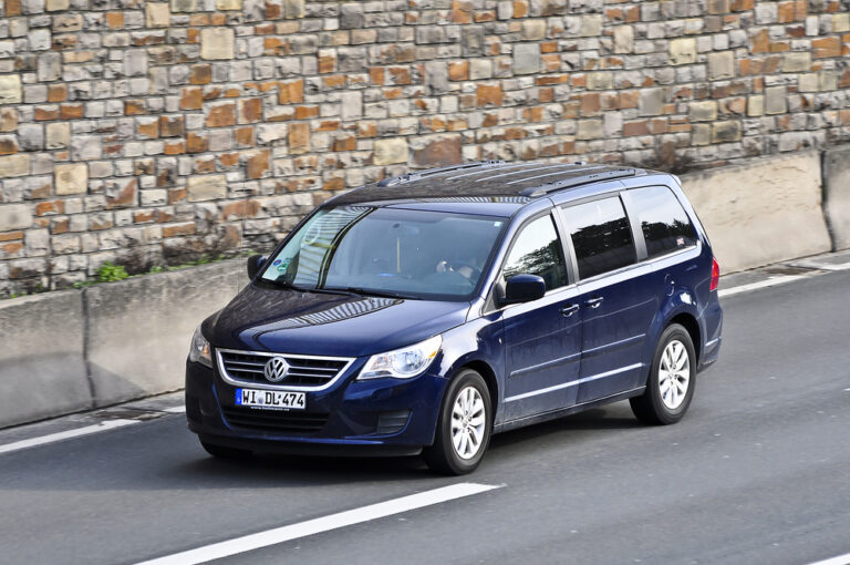 24 Surprisingly Powerful Minivans You Might Overloo - My Car Makes Noise