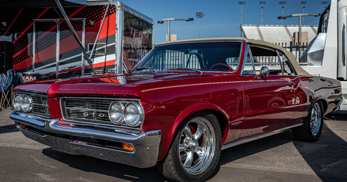 12 Cars that Epitomize the Swinging '60s - My Car Makes Noise