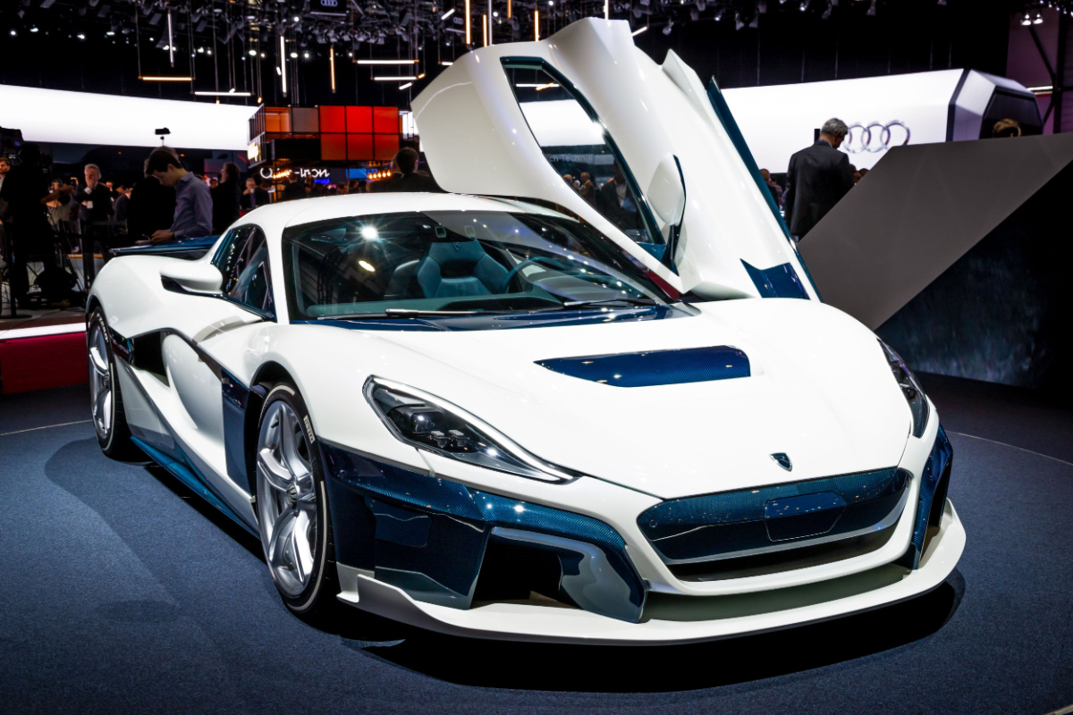 18 Cutting-Edge Supercars with Advanced Aerodynamics - My Car Makes Noise