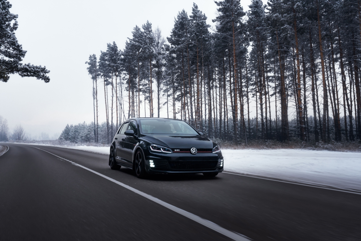 25 Exciting Sports Cars You Can Still Drive with a Manual Transmission ...