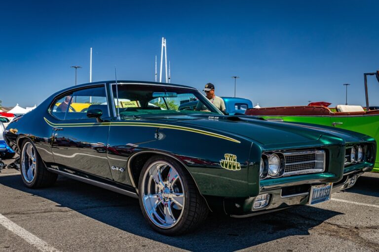 17 Timeless Vintage Cars That Define Style and Iconic Design - My Car ...
