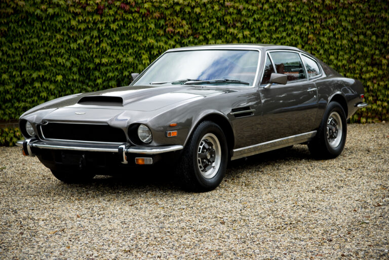 25 Exciting Sports Cars You Can Still Drive with a Manual Transmission ...