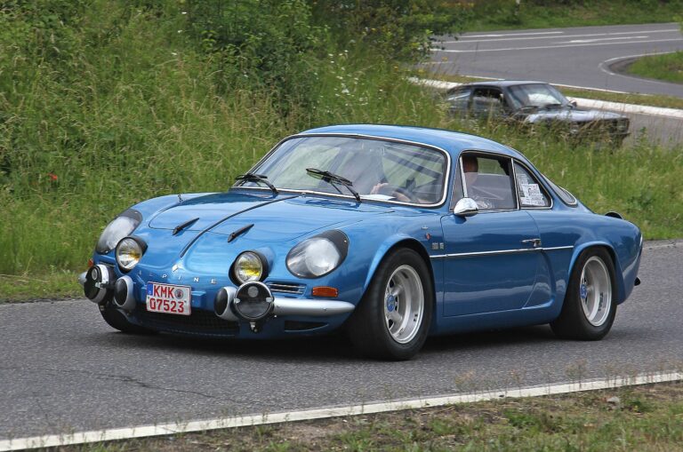 25 Lightweight Cars Built for Maximum Speed - My Car Makes Noise