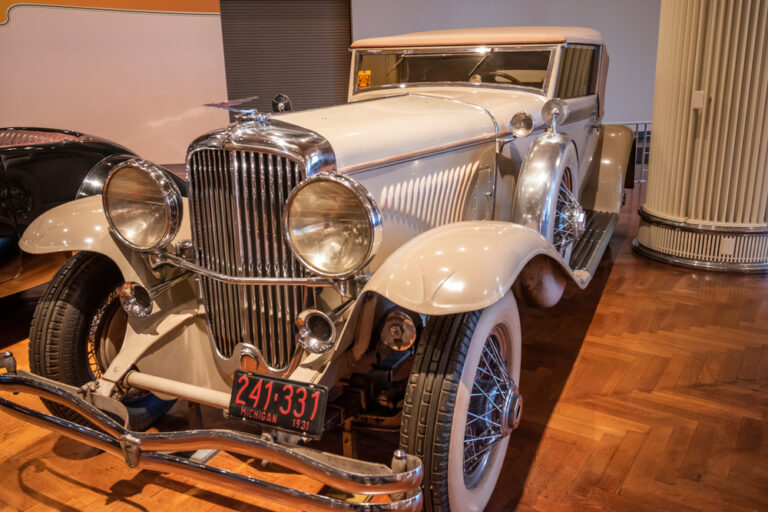 25 Legendary American Luxury Cars That Stood the Test of Time - My Car ...