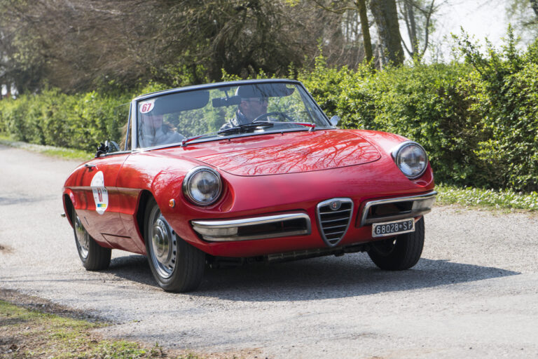 20 Classic Roadsters with Funky Designs That Turn Heads - My Car Makes ...