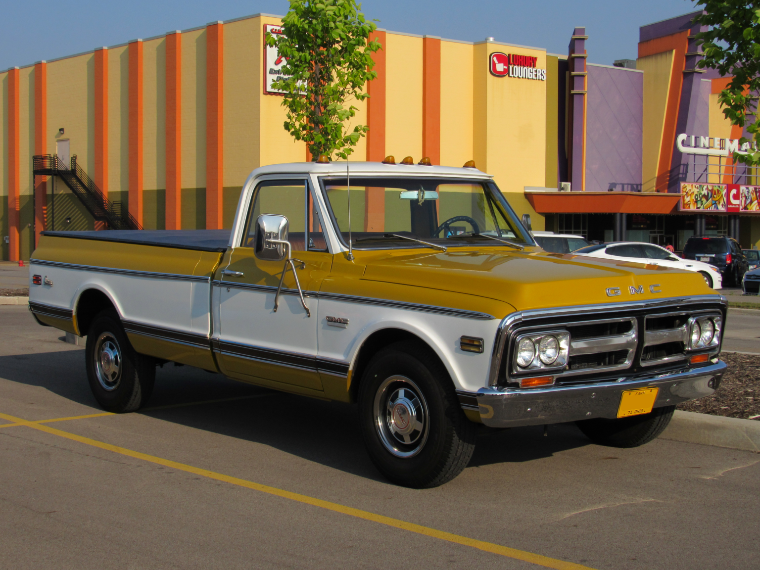 25 Gas-Guzzling Cars with the Worst MPG Ratings of All Time - My Car ...