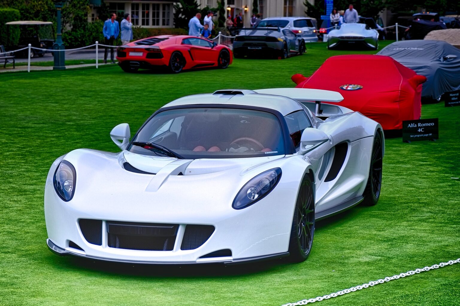 20 Record-Breaking American Cars Built for Speed - My Car Makes Noise