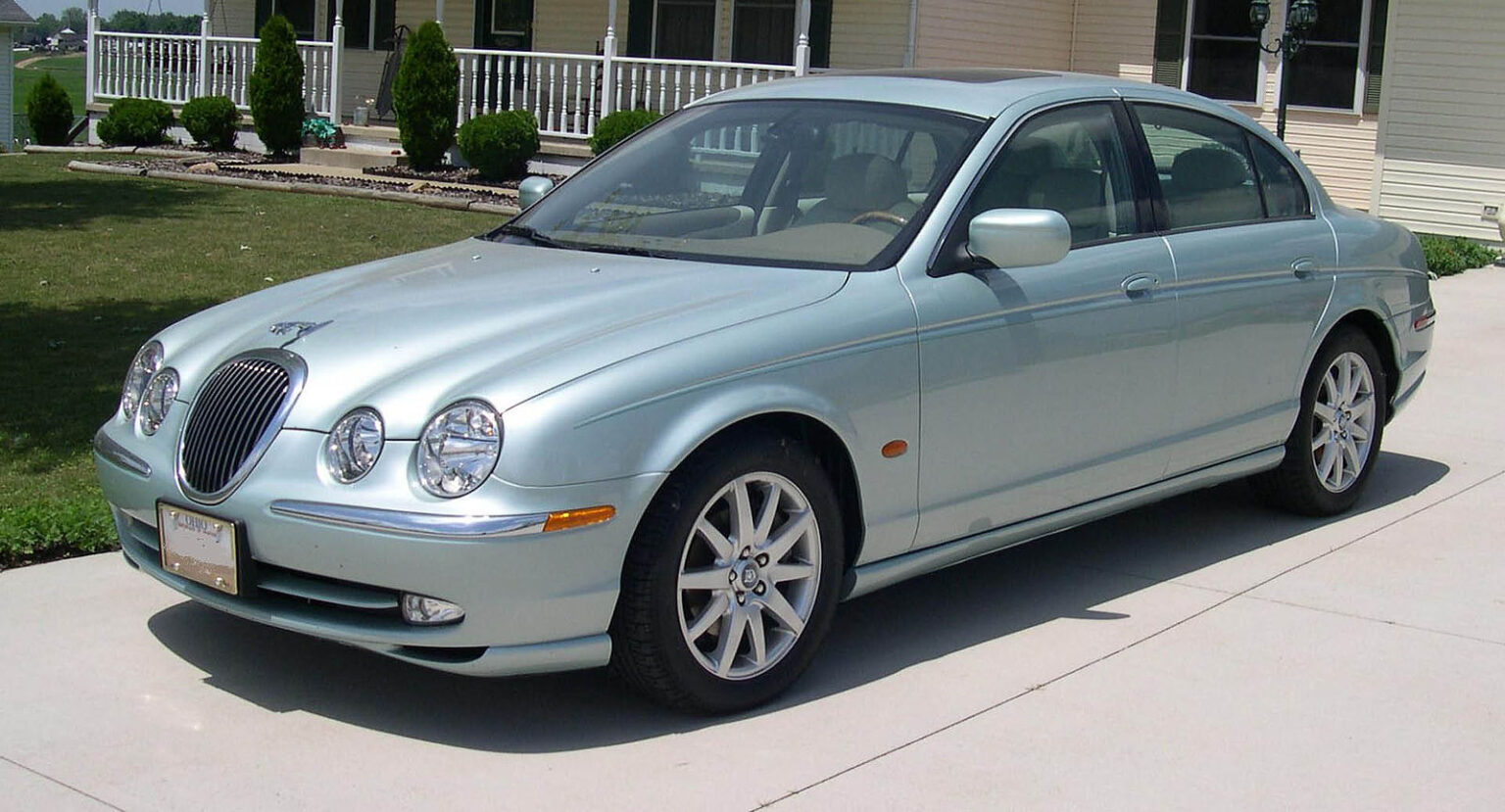 20 Worst Luxury Cars to Avoid - My Car Makes Noise