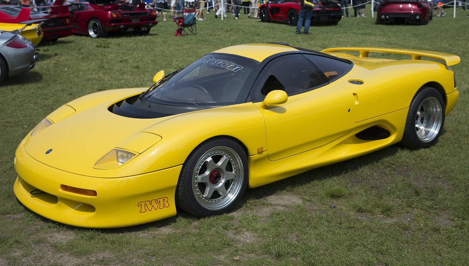 20 Iconic Supercars of the ‘90s That Defined the Era - My Car Makes Noise