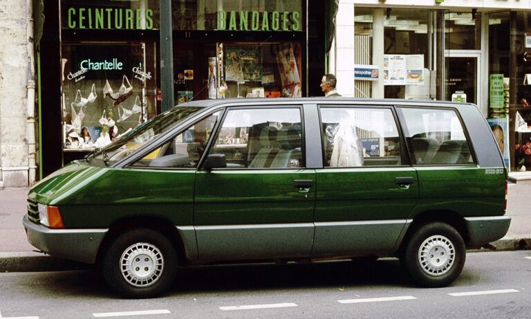 20 Old-School Minivans That Families Still Adore - My Car Makes Noise