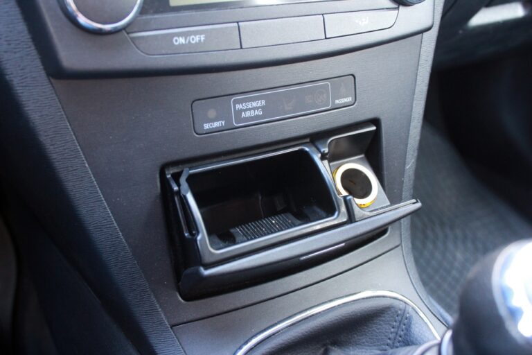 20 Car Features From the Past That Aren't Coming Back - My Car Makes Noise