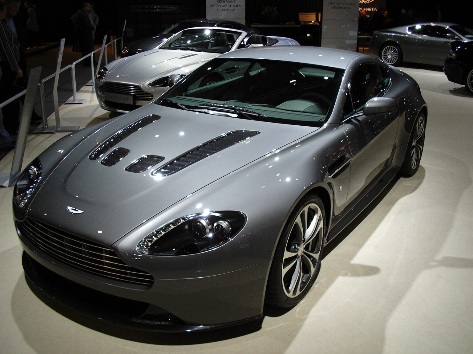 20 Unforgettable Rides with V12 Engines Under the Hood - My Car Makes Noise