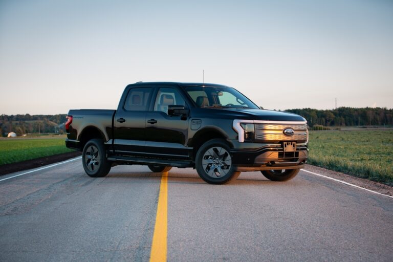 25 Exciting Sports Cars You Can Still Drive with a Manual Transmission ...
