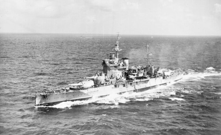 16 Naval Ships with Timeless Beauty and Design - My Car Makes Noise