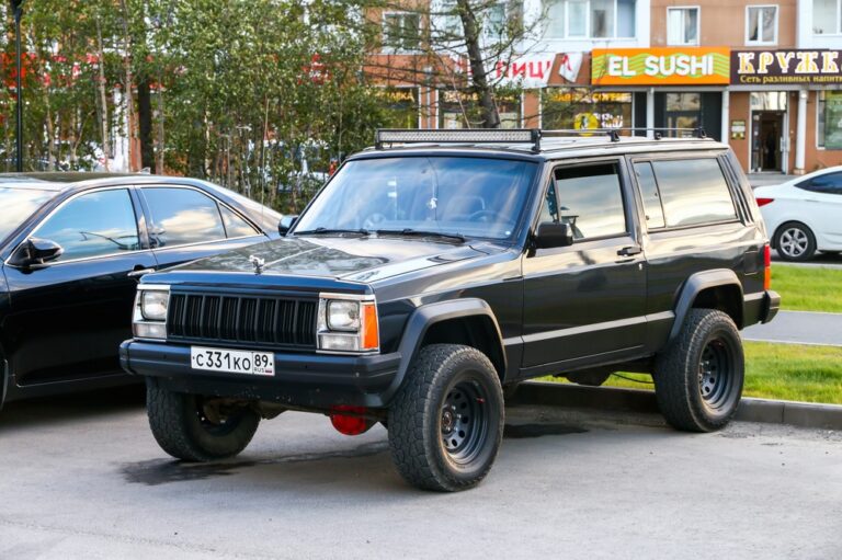 25 Timeless Retro SUV That Always Stand Out - My Car Makes Noise