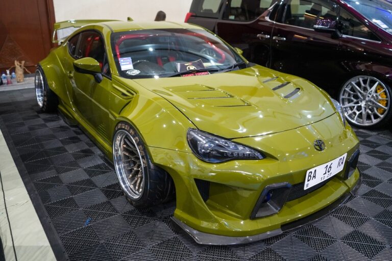 25 Exciting Sports Cars You Can Still Drive with a Manual Transmission ...