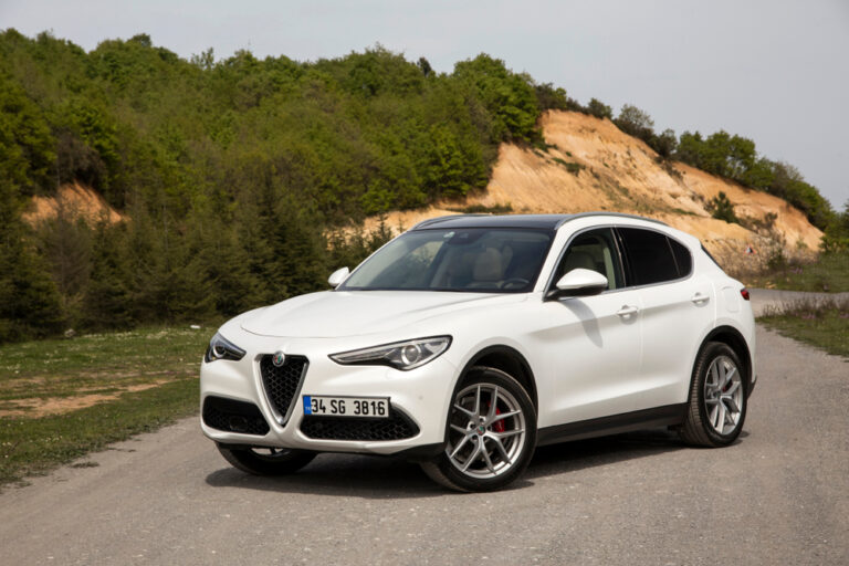 18 High-Performance SUVs That Rival Sports Cars - My Car Makes Noise
