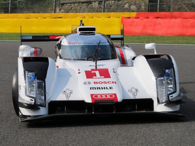 16 Racing Cars with the Most Distinctive and Stylish Liveries - My Car ...