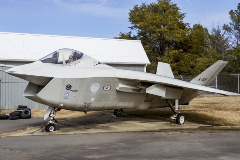 The 17 Weirdest-Looking Military Aircraft Ever Built - My Car Makes Noise