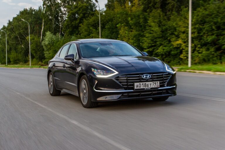 25 Exciting Sports Cars You Can Still Drive with a Manual Transmission ...