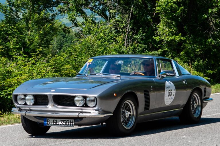 25 Classic Italian Cars Known for Their Elegance and Performance - My ...