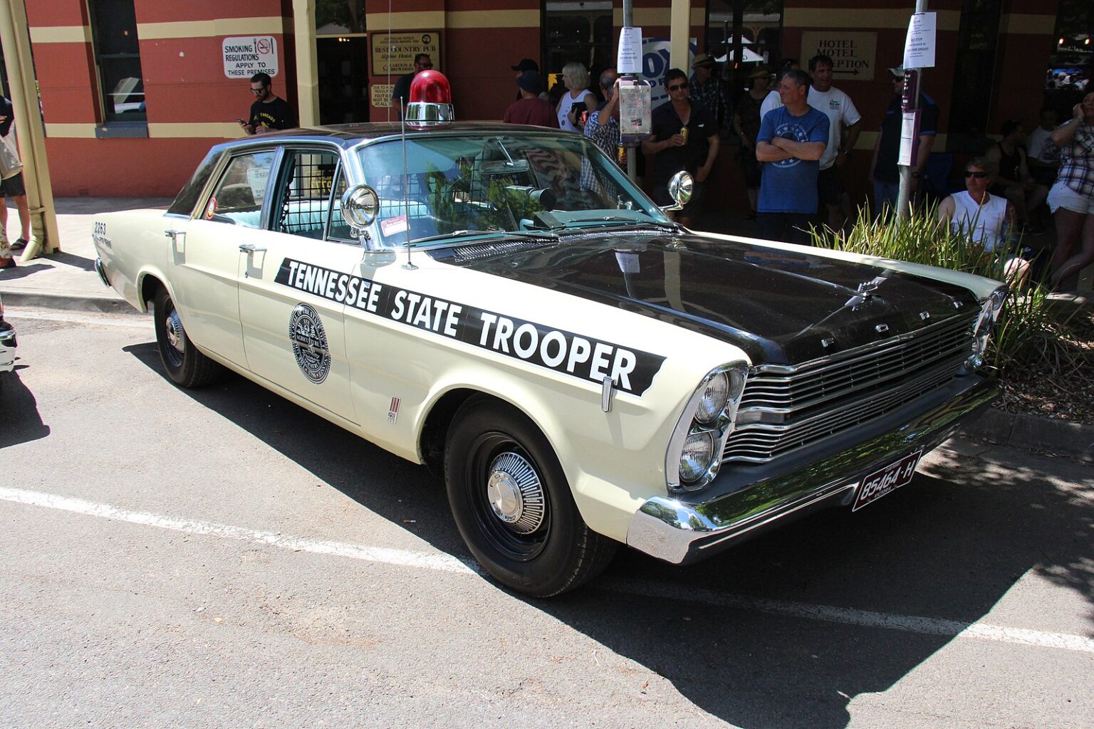 19 Classic Police Cars Becoming Collector Favorites - My Car Makes Noise