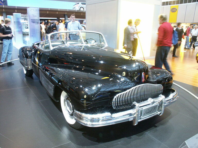 15 Retro Futuristic Cars That Captured the Imagination - My Car Makes Noise