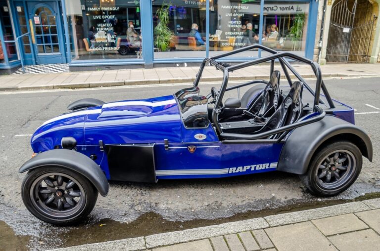 25 Best Vintage Roadsters for the Ultimate Open-Air Driving Experience ...