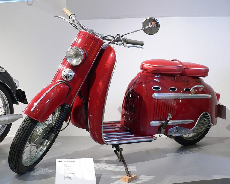 14 Historic Scooters Still Seen on Streets - My Car Makes Noise