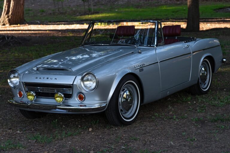 25 Best Vintage Roadsters for the Ultimate Open-Air Driving Experience ...