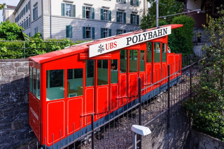 17 Traditional Trolleys Still Transporting Passengers - My Car Makes Noise