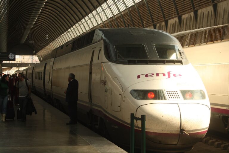 14 Iconic Streamlined Trains That Shaped Travel Design - My Car Makes Noise