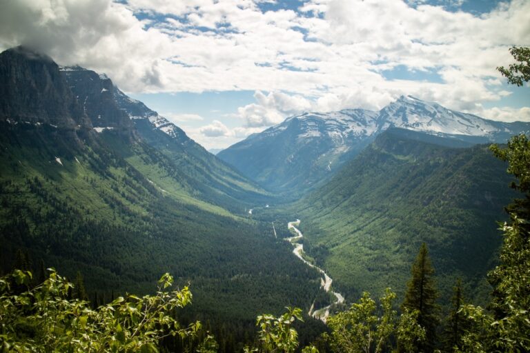 20 Picturesque Mountain Passes for a Thrilling Drive - My Car Makes Noise