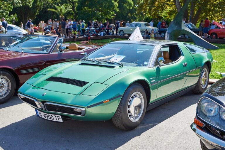25 Classic Italian Cars Known for Their Elegance and Performance - My ...