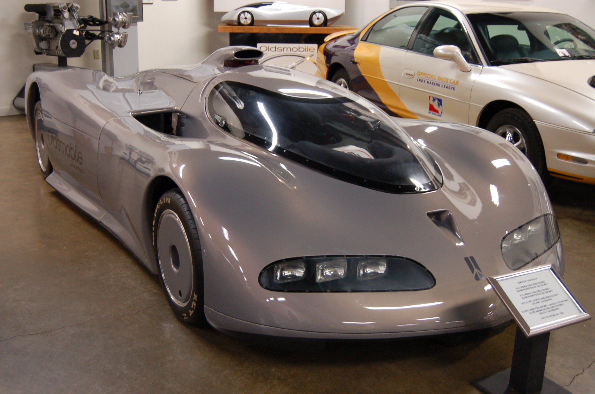 15 Retro Futuristic Cars That Captured the Imagination - My Car Makes Noise