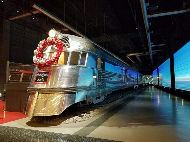 14 Iconic Streamlined Trains That Shaped Travel Design - My Car Makes Noise