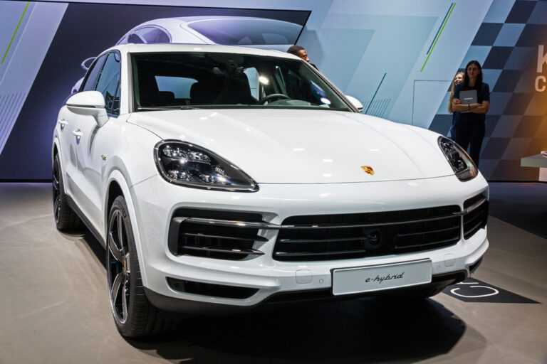 18 High-Performance SUVs That Rival Sports Cars - My Car Makes Noise