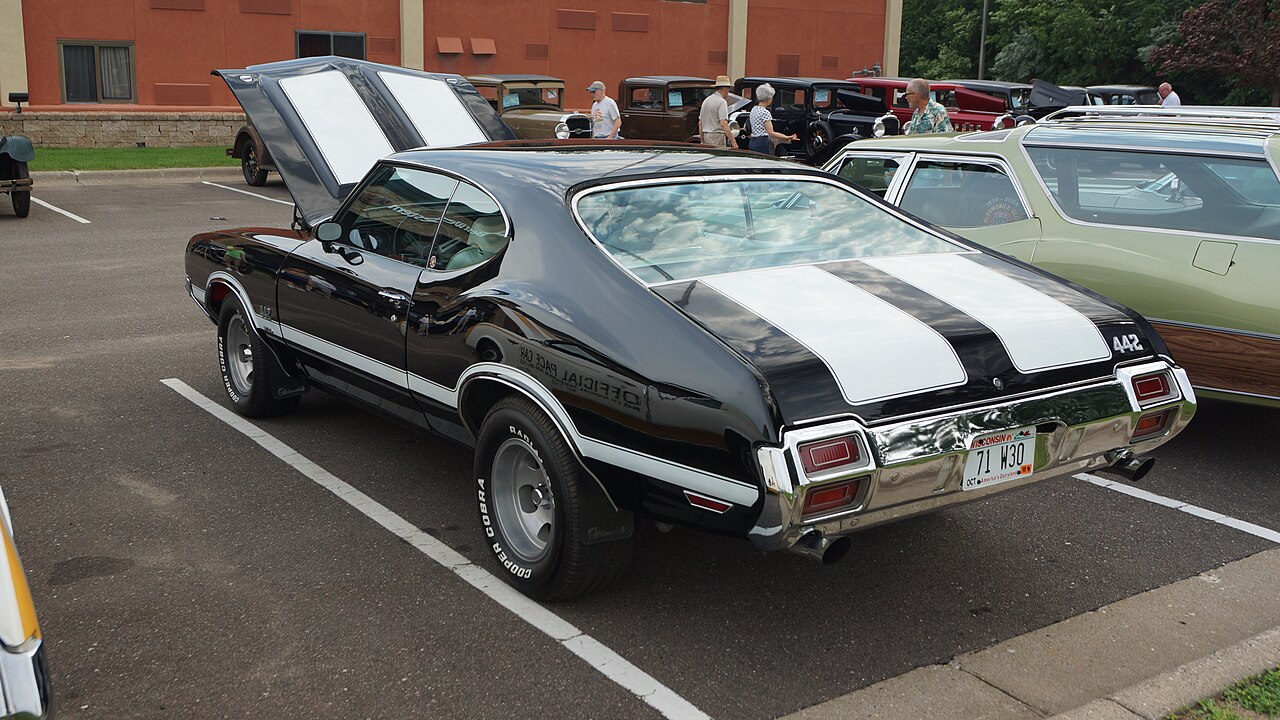 25 Classic Muscle Cars with Engines Built for Speed - My Car Makes Noise