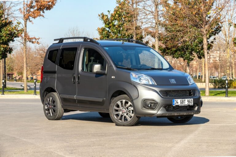 25 Compact Vans with Surprisingly Large Cargo Space - My Car Makes Noise