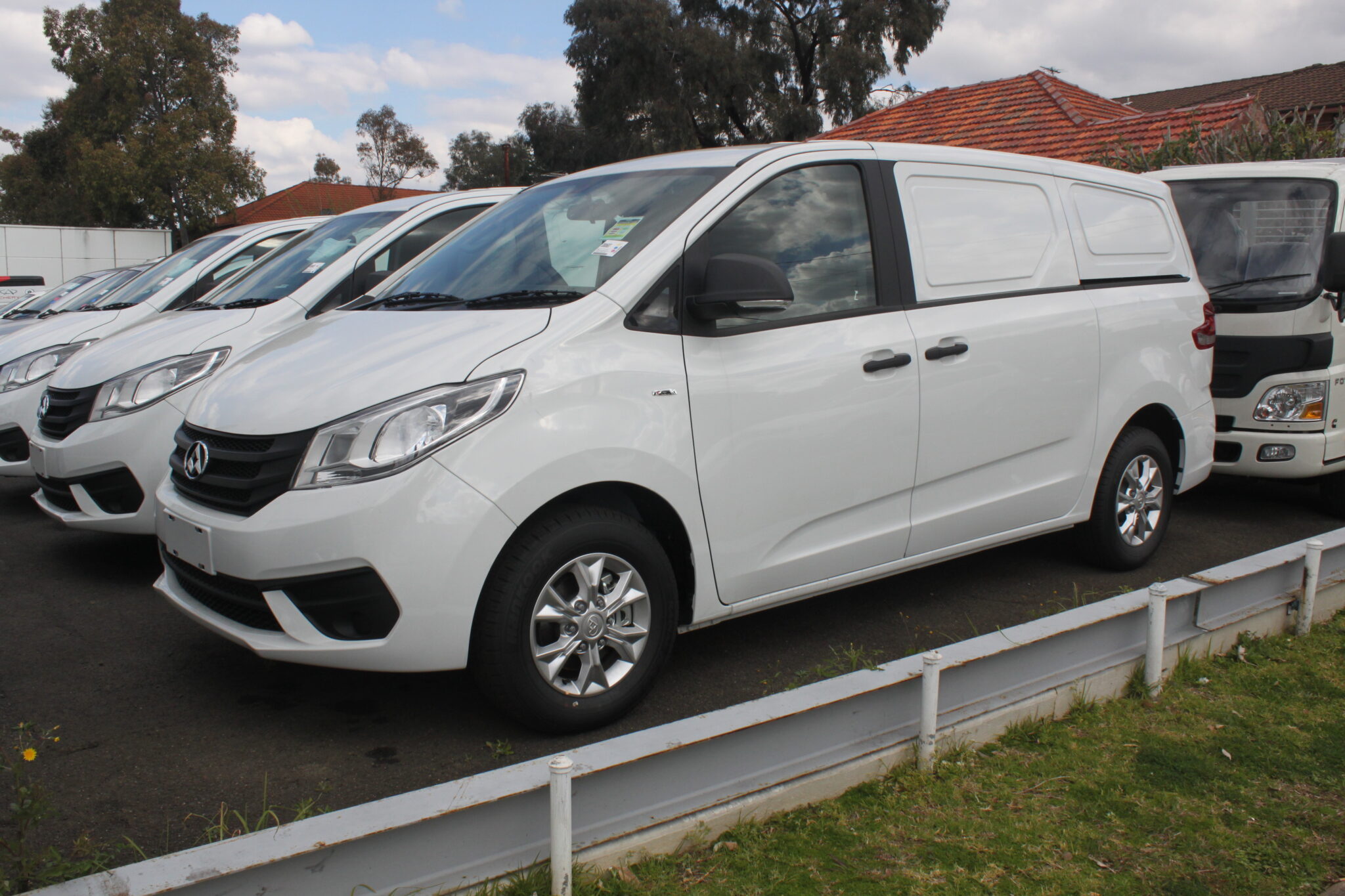 25 Compact Vans with Surprisingly Large Cargo Space - My Car Makes Noise
