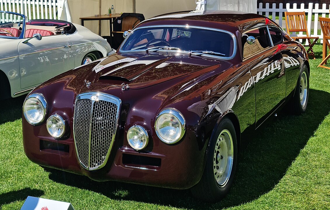 25 Classic Italian Cars Known for Their Elegance and Performance - My ...