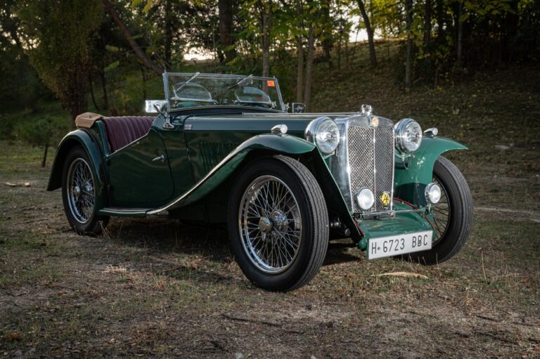 25 Best Vintage Roadsters for the Ultimate Open-Air Driving Experience ...