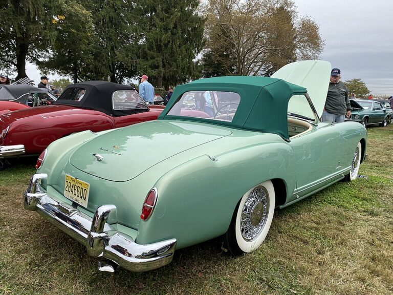 25 Best Vintage Roadsters for the Ultimate Open-Air Driving Experience ...