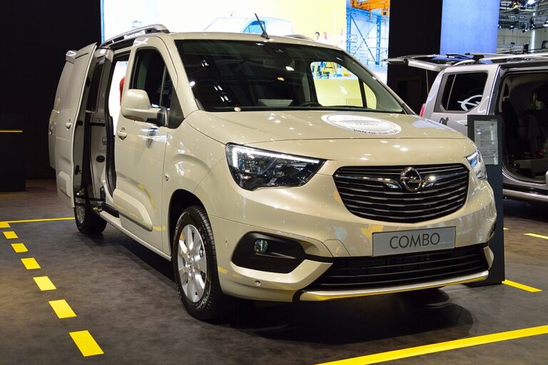 25 Compact Vans with Surprisingly Large Cargo Space - My Car Makes Noise