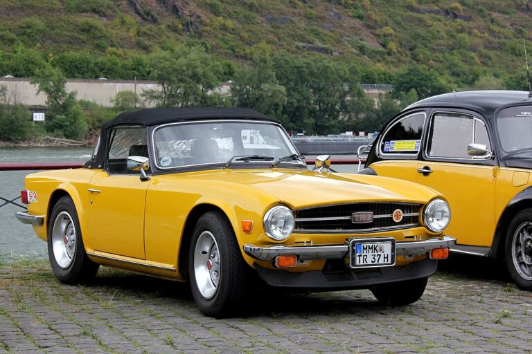 25 Best Vintage Roadsters for the Ultimate Open-Air Driving Experience ...